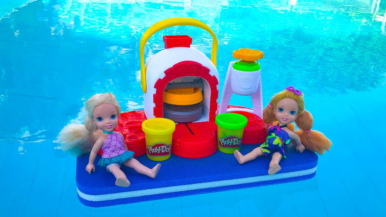 Elsa and Anna toddlers floating pizzeria - YouTube