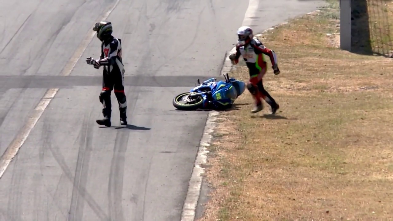Fight during Costa Rica National Motorbike Championship - YouTube