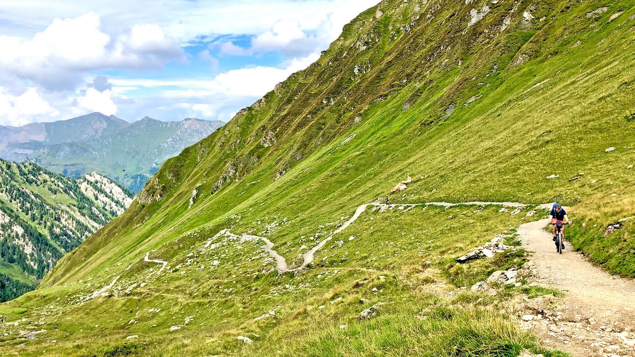Mountain Biking The Tuxerjoch Trail | Hintertux, Austria - YouTube