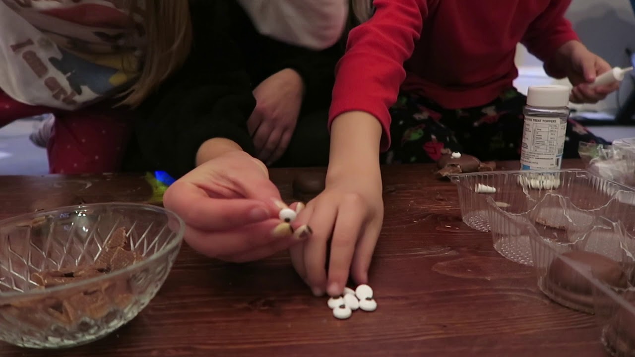 reindeer tea cakes - YouTube