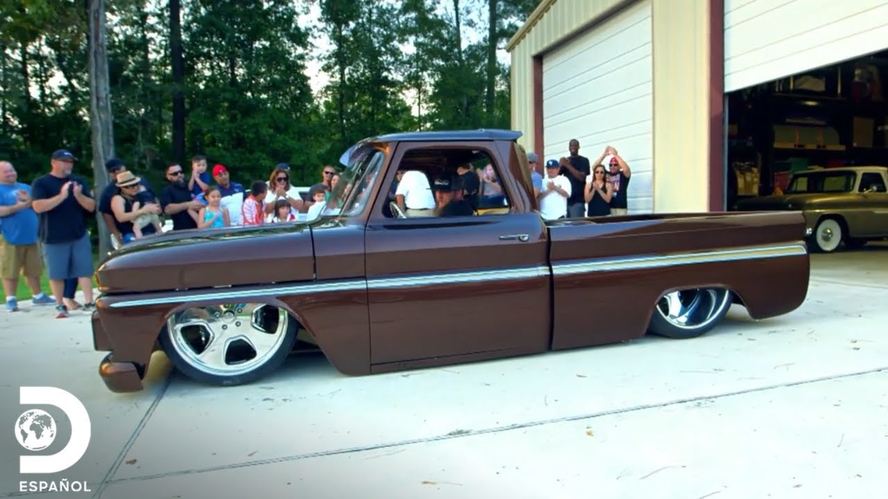 La entrega de una renovada camioneta con estilo Impala | Texas Metal ...