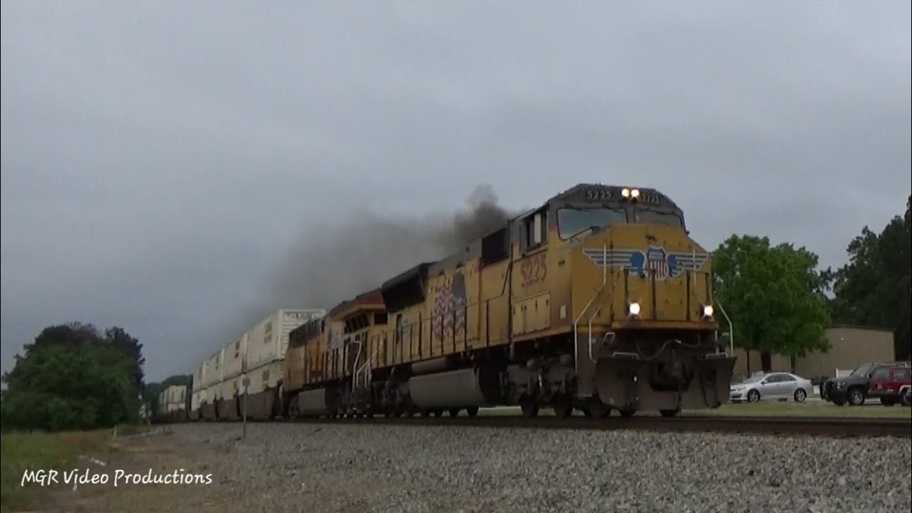 4-26-2023: Smoking UP SD70M 5225 & UP ET44AH 2665 Lead NS 287 Thru ...