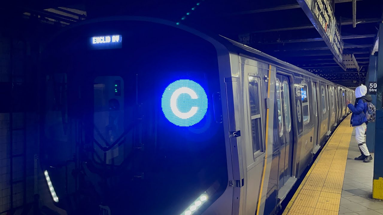 (Special Video) R211T (C) Train (4045-4049 + 4055-4059) Entering ...