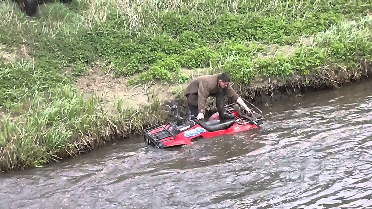honda big red 300 vs klf 300 water - YouTube