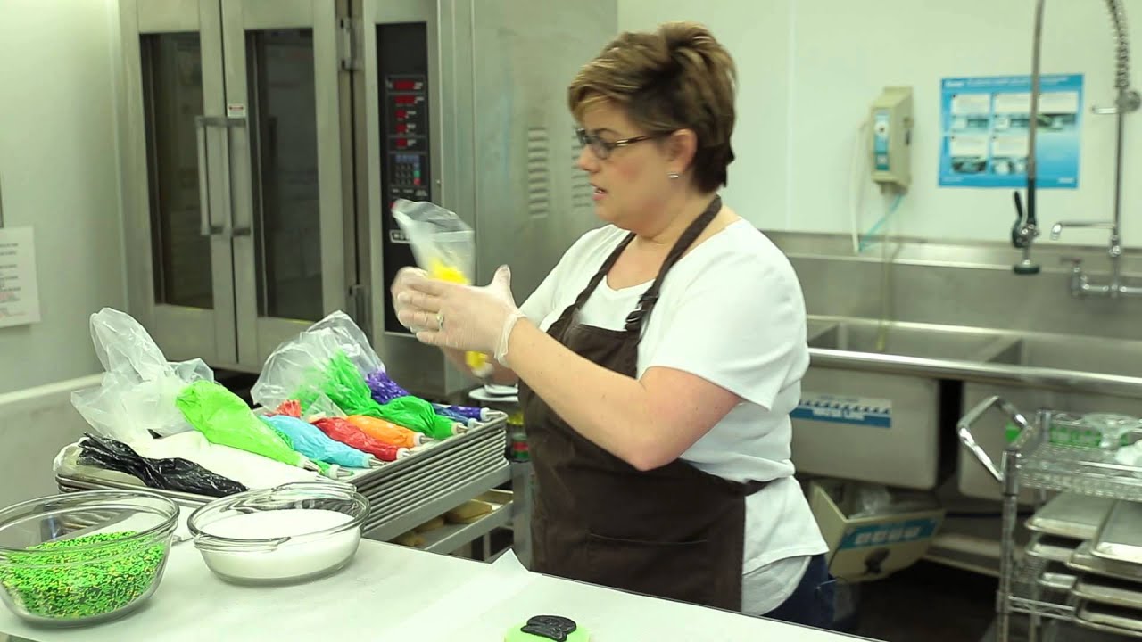 Decorating Tips | Pot of Gold | Barbee Cookies | Tulsa Cookies - YouTube