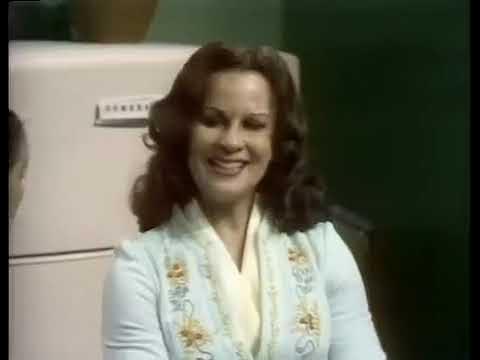 Que Pasa, USA Episode One - YouTube