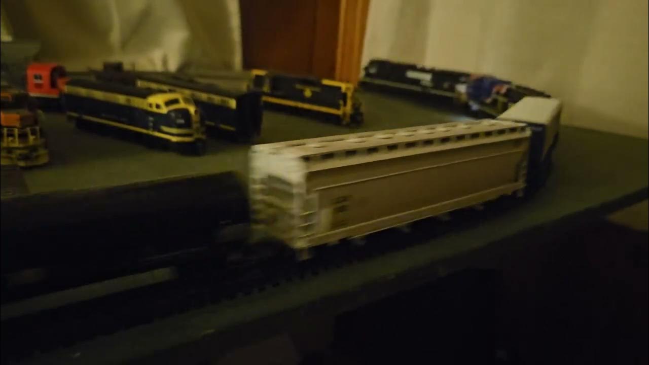 Athearn Genesis NS 9225 GE Dash 9-40CW and NS 6920 EMD SD60E pulling a 16-car train freight ...