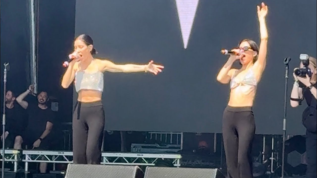 THE VERONICAS - 4ever • Untouched • LIVE @ Mighty Hoopla - YouTube
