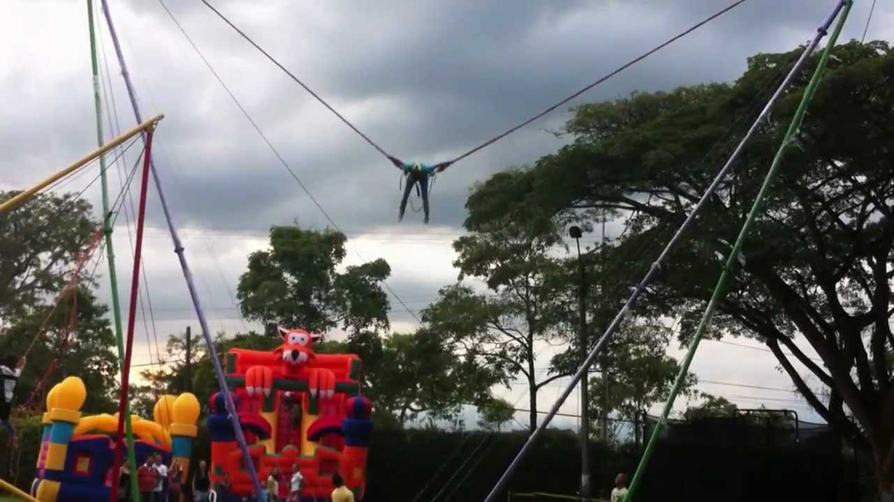 CAUCHERA HUMANA - INFLABLES Y TRAMPOLINES - YouTube