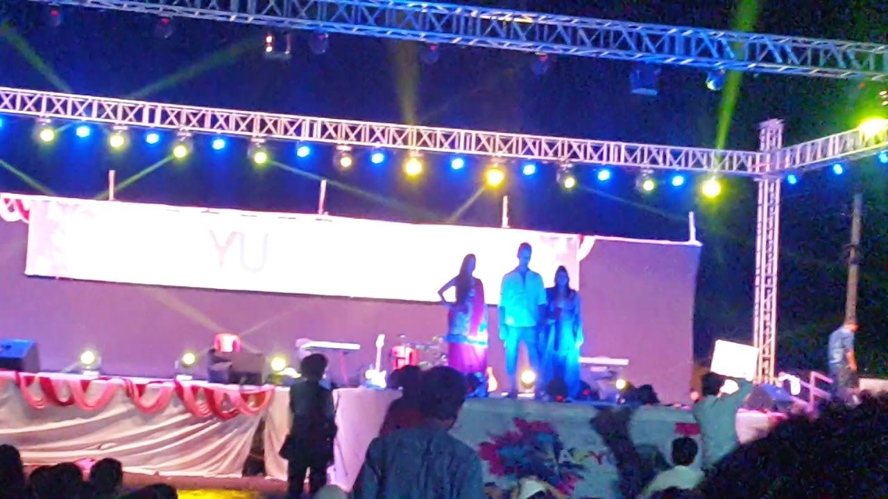 models walking on ramp||ramp walk on stage||models on stage - YouTube