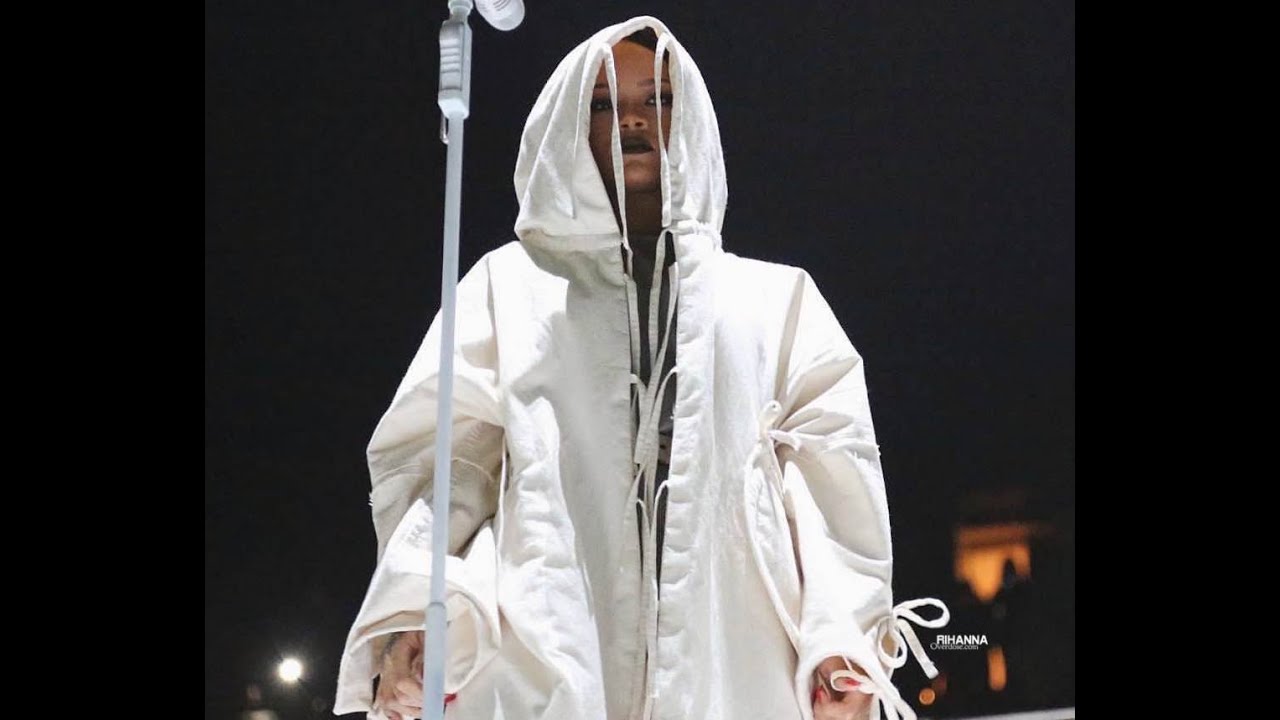 Rihanna - Stay (Anti World Tour Vienna 2016) - YouTube