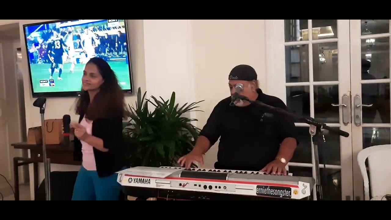 Fly me to the Moon ..Melanie & Ernie - YouTube