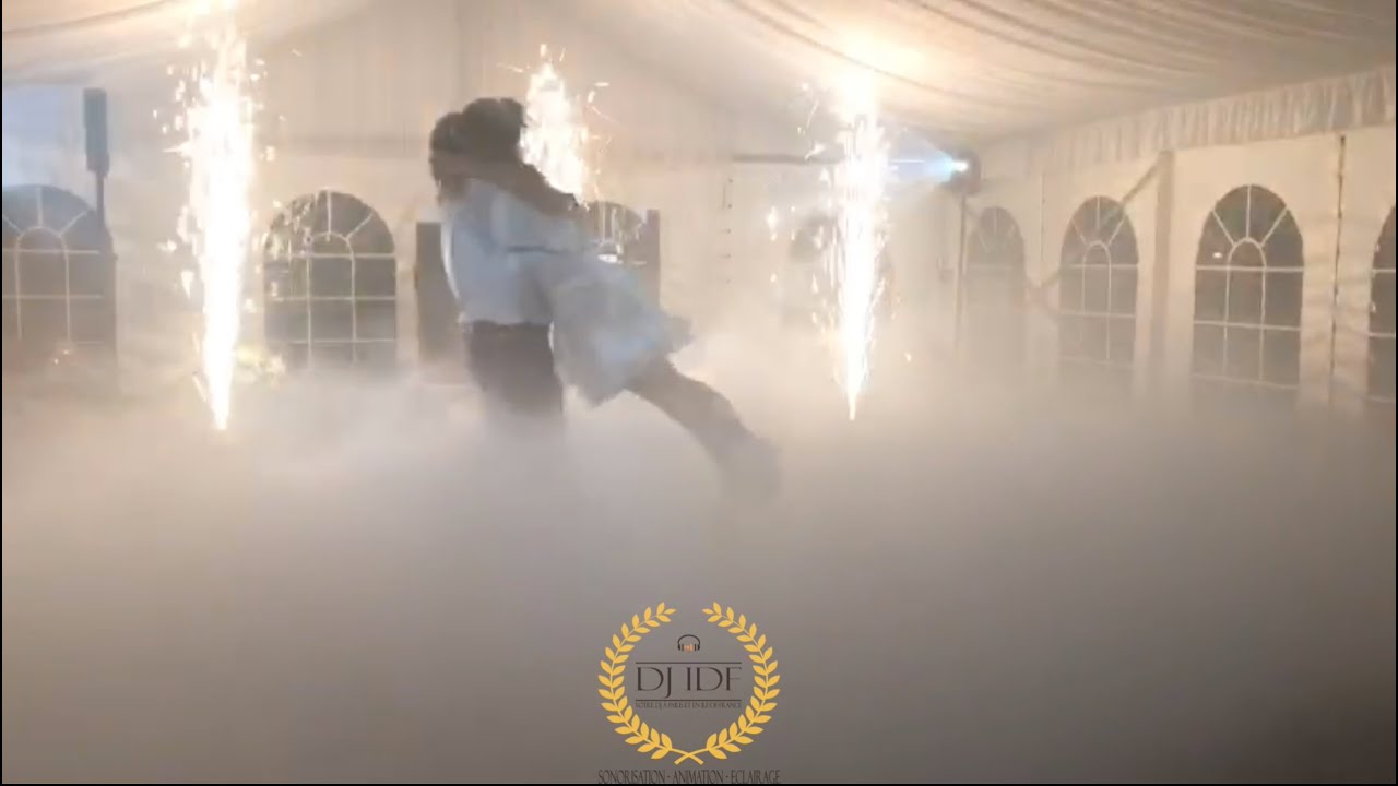 Ouverture de bal romantique - Nuage au sol (fumée lourde) et fontaines ...