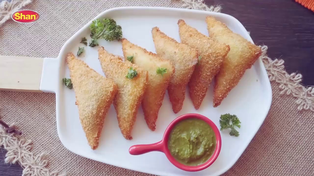 Food Fusion's Chicken Bread Parcels. - YouTube