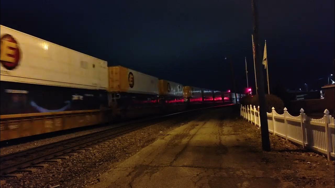 BNSF 6741 (ES44C4) leads an Eastbound BNSF stack train through Streator, IL 02/05/24 - YouTube