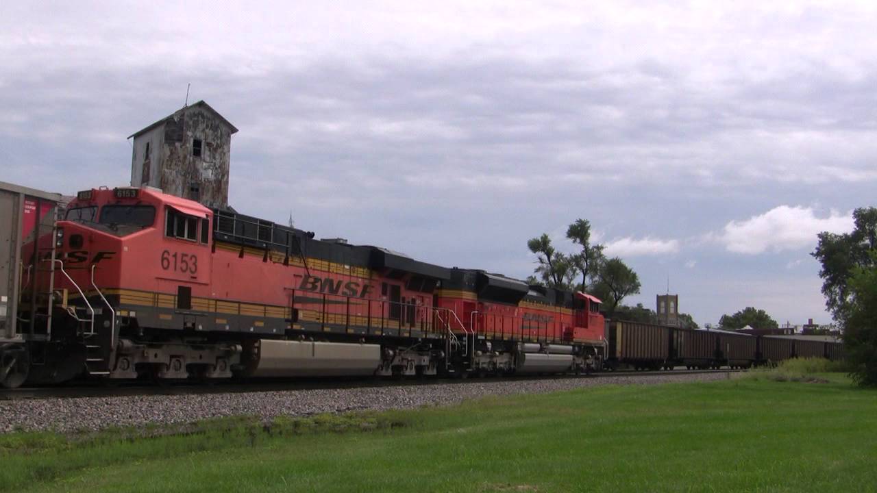 BNSF 9854 And BNSF 8590 Lead Trains @ Chariton, IA w Canon HF11 - YouTube