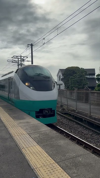 E657系K17編成(グリーンレイク塗装) - YouTube