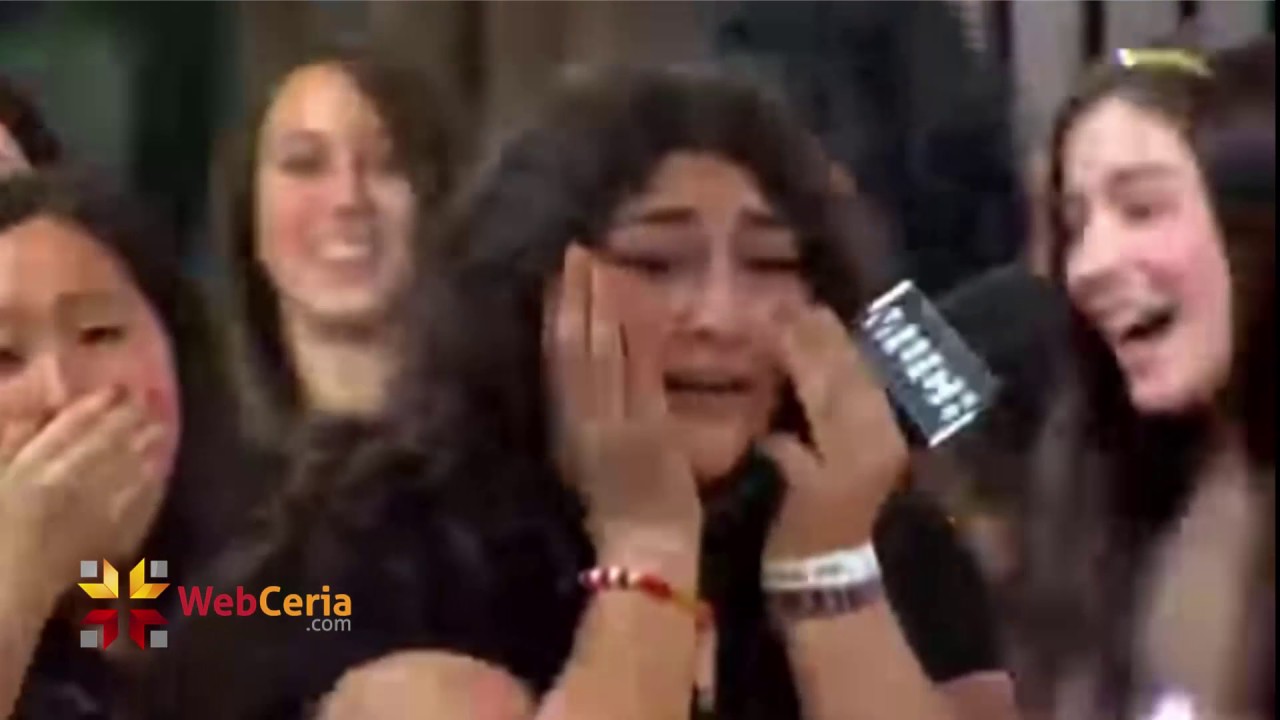 One Direction surprise fans1 (Fans mengira hanya tele conference via ...