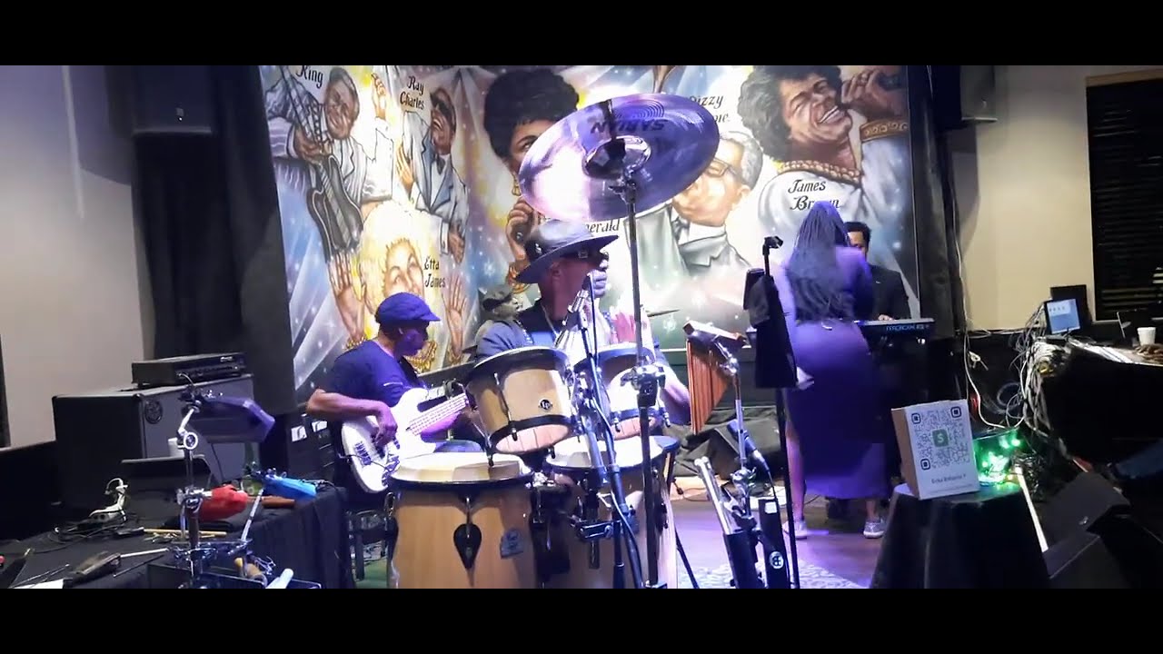 Eshante and the Experience performs Jamaica Funk /Apache mix - YouTube