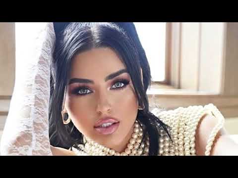 BEAUTIFUL CURVY CELEBRITY MODEL ABIGAIL RATCHFORD  SWIMSUIT LINGERIE MODEL