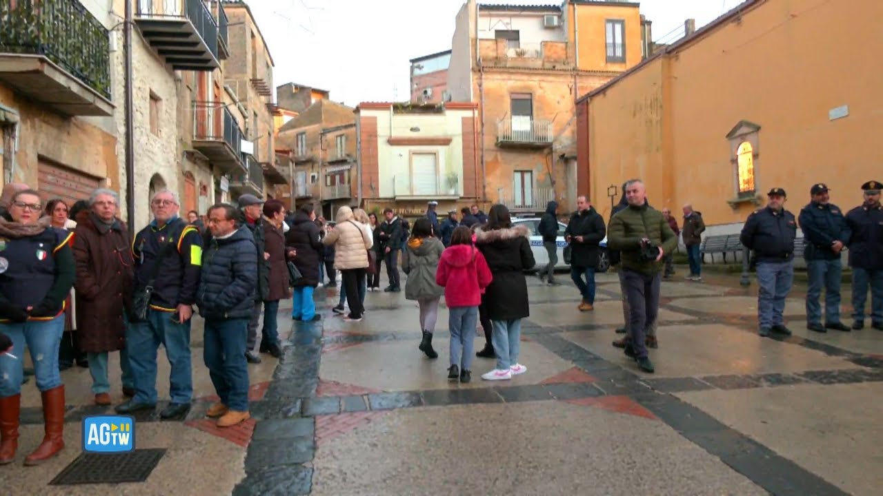 Naro, la “Marcia dei 200 passi” per Maria e Delia - YouTube