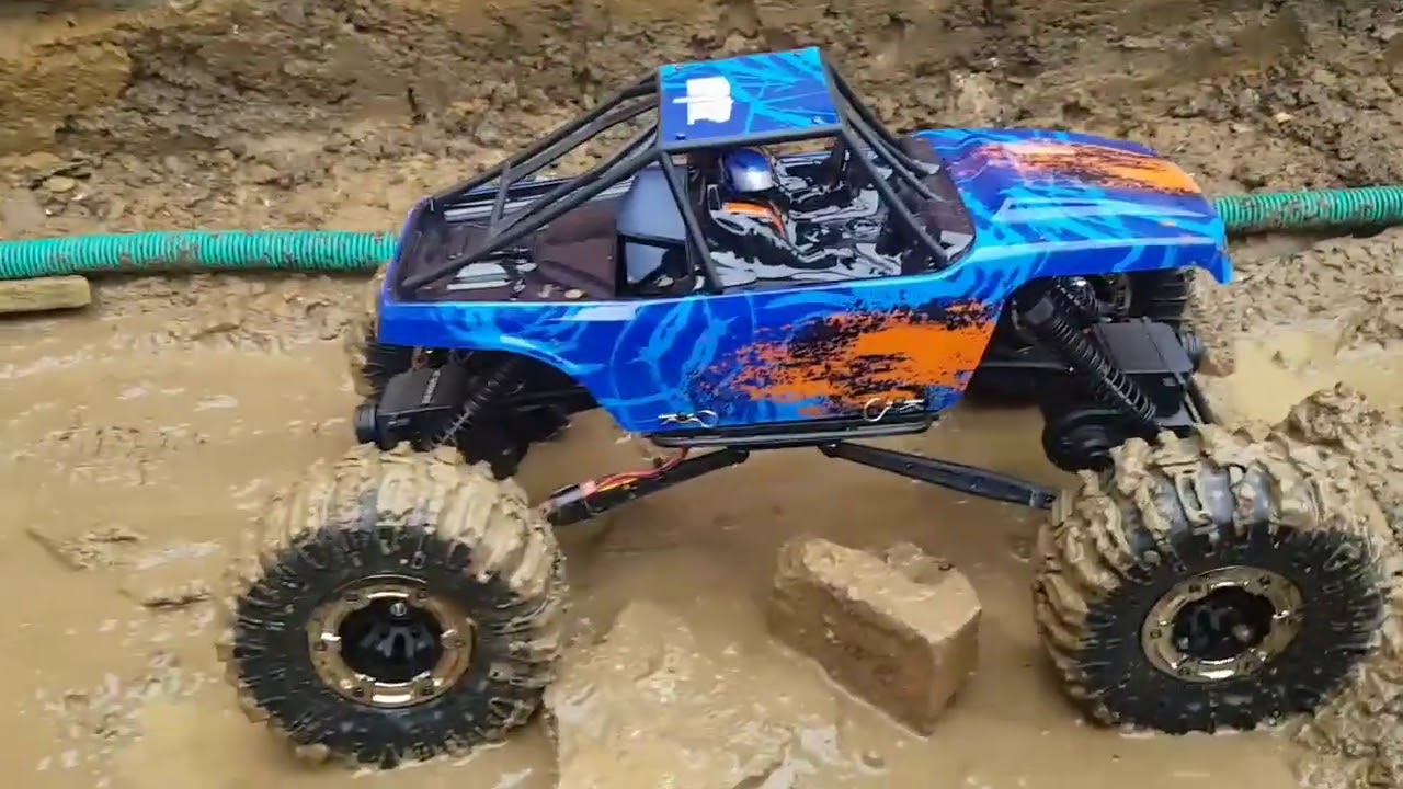 FTX Ravine: Front and rear steer action in the mud. - YouTube