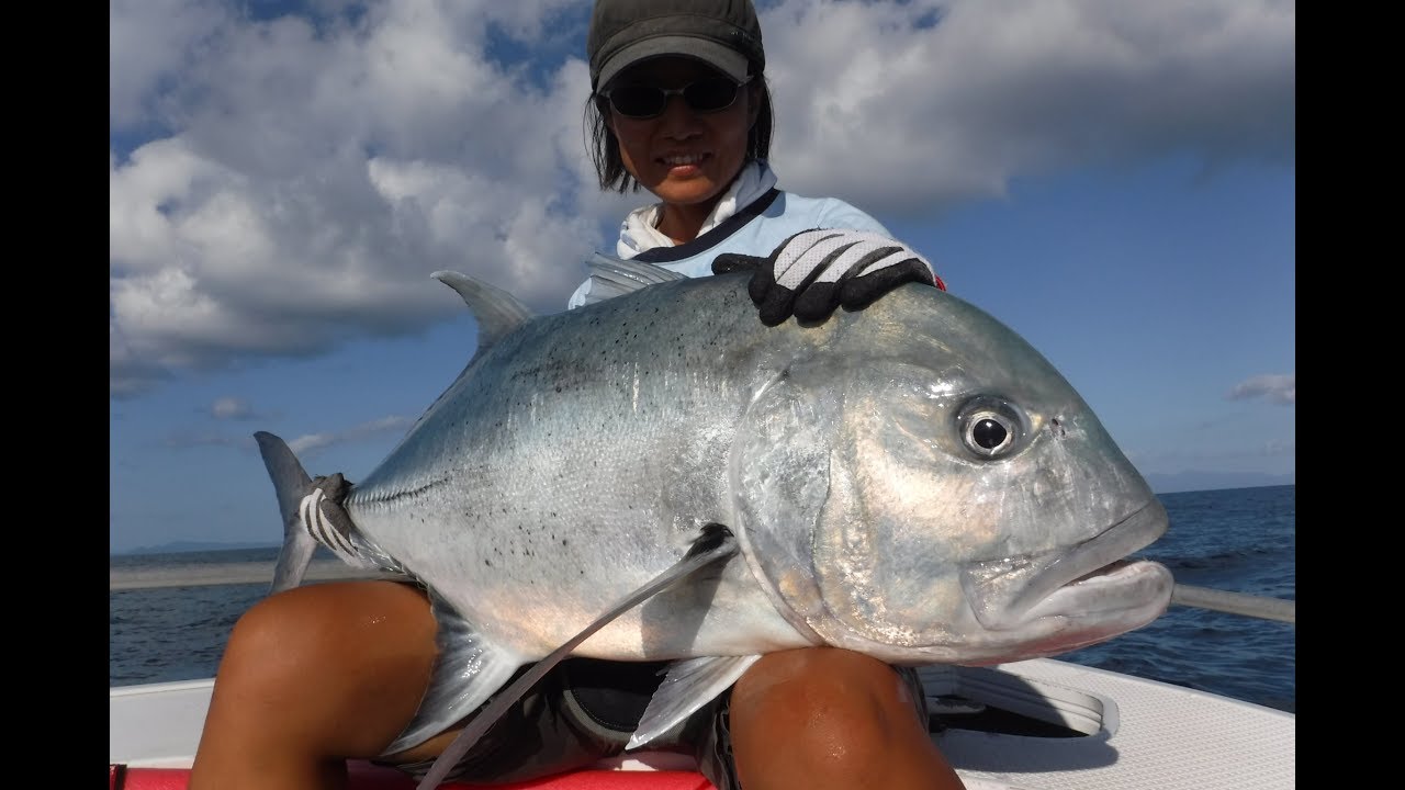 GT Fishing at Great Barrier Reef (オーストラリアのGTフィッシング) - YouTube