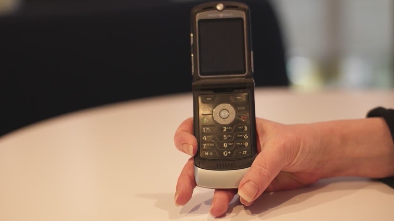 Gen Z, celebrities embrace old-school flip phones for digital detox ...