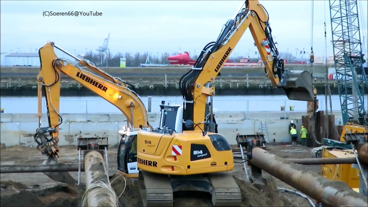 Soeren66 - Bagger LIEBHERR R 914 Compact beim Aushub einer Baugrube ...