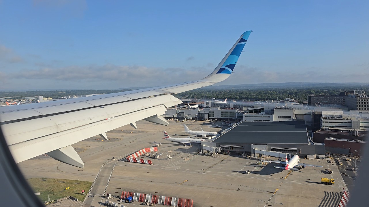 [4K] Full London Gatwick Arrival Experience - Lots of Planespotting ...