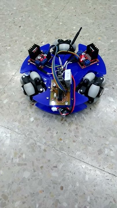 Robot omnidireccional de tres ruedas - YouTube