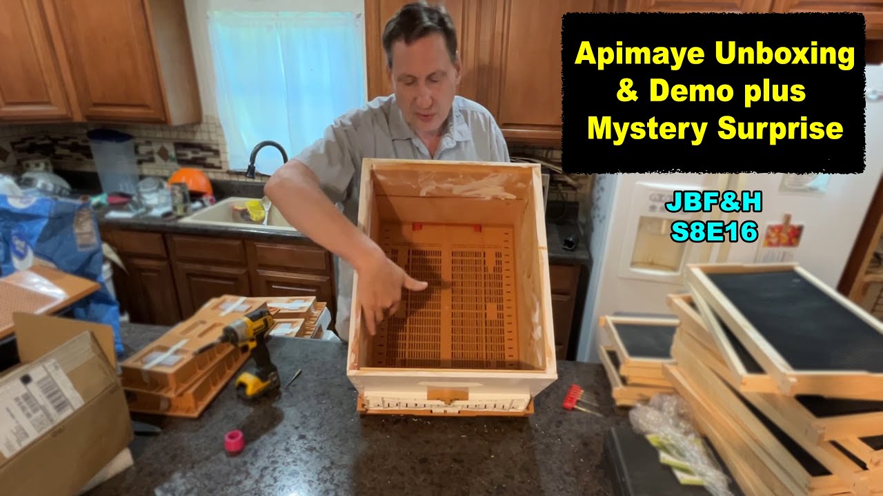 Apimaye Unboxing and Demo S8E16 #beekeeping - YouTube