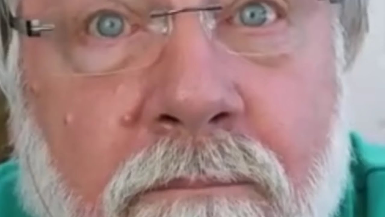 Robert Ellis (Santa Clause vape guy) dying. - YouTube