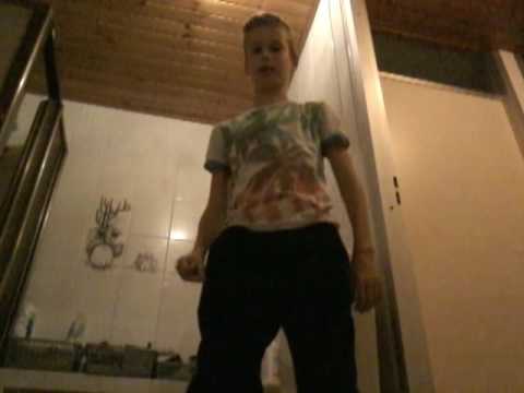 Snelle manier om je pyjama goed aan te doen - YouTube