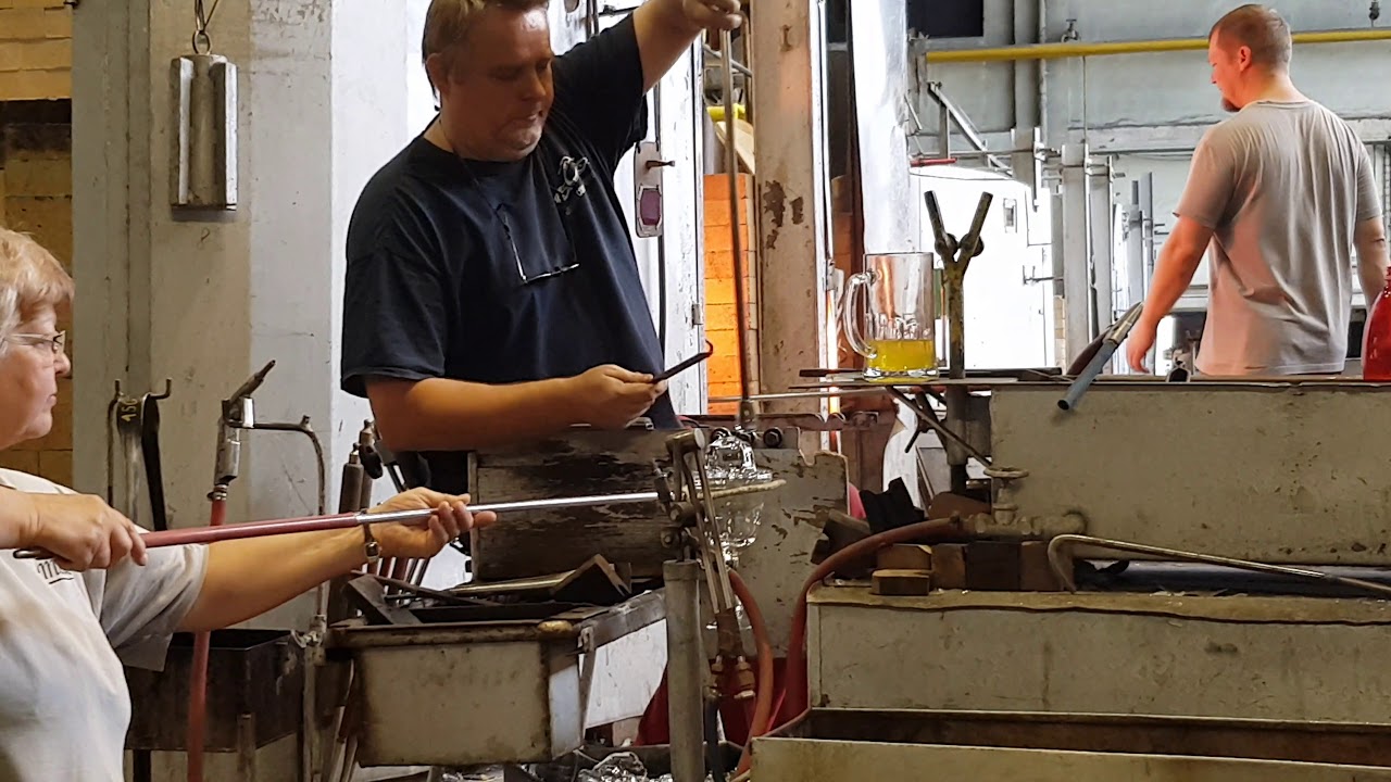 Moser Glass factory, glass blowing - YouTube