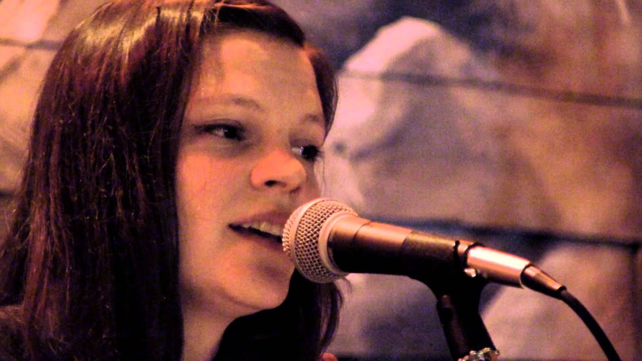 Pepper Proud - La Voz (Live, Stone Way Cafe) - YouTube