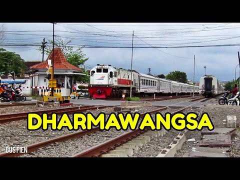 Kereta Api Dharmawangsa Langsung Lurus Jalur 4 Poncol - YouTube
