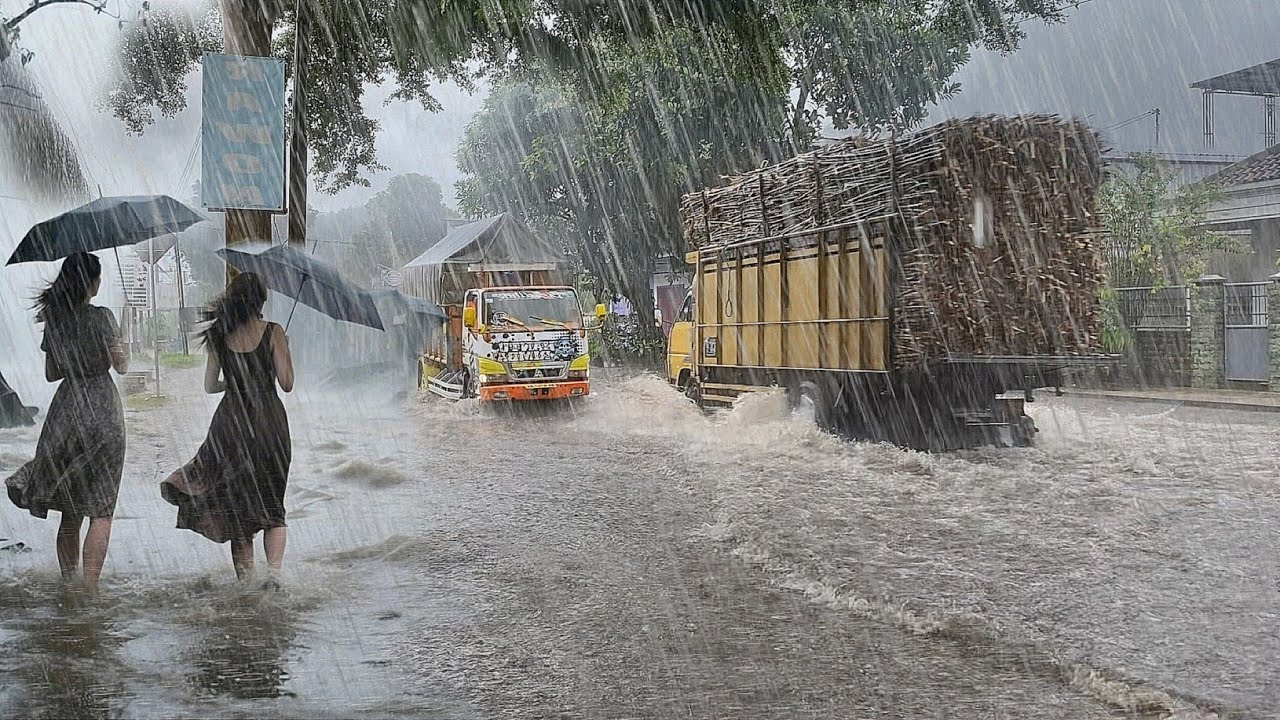 THE BIGGEST RAINFALL IN AN ASIAN VILLAGE, HEAVY RAIN ALWAYS HIT MY ...