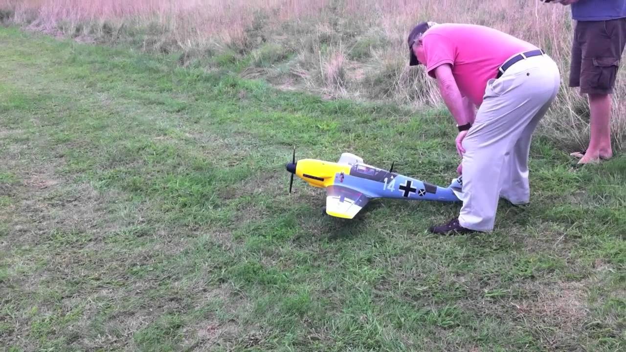 FMS ME BF-109 Nitroplanes Kit 1400mm Maiden - YouTube