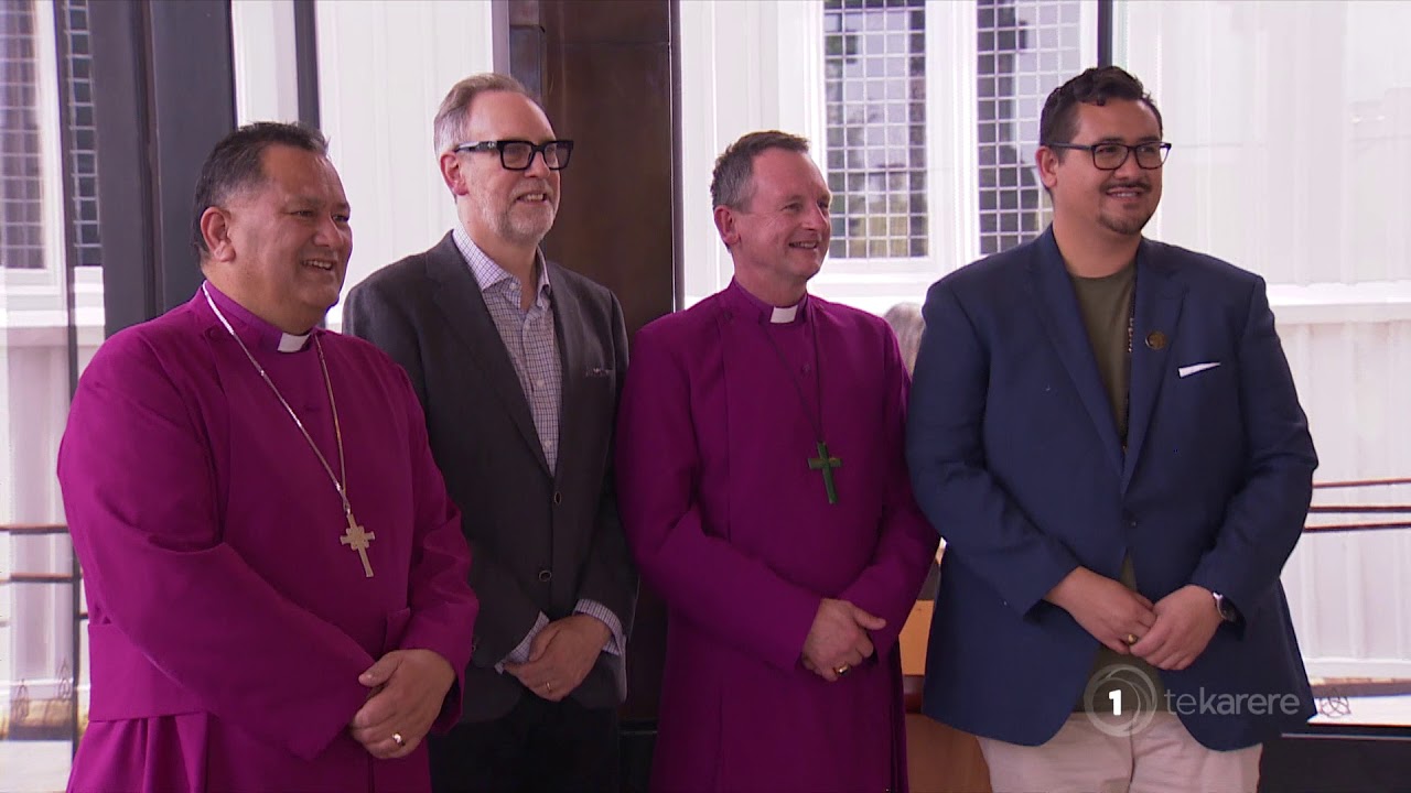 Potatau Te Wherowhero’s flag returned to his descendants - YouTube