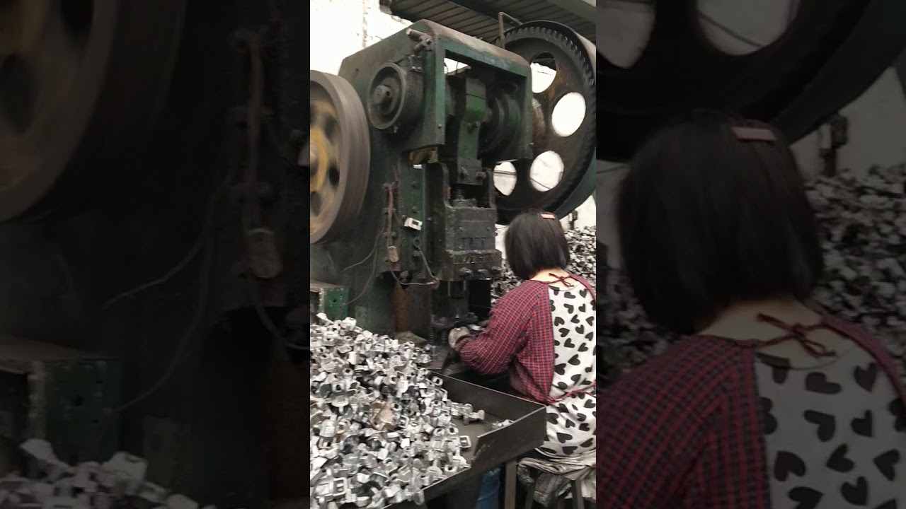 The processing of producing formwork double coupler. - YouTube