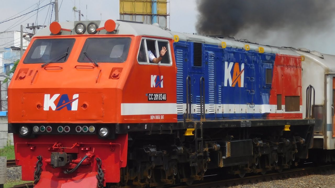 GARANG ‼️ ARGO PAKE LOKO MERAH 🔴🔵‼️ - Kereta Api Indonesia - YouTube