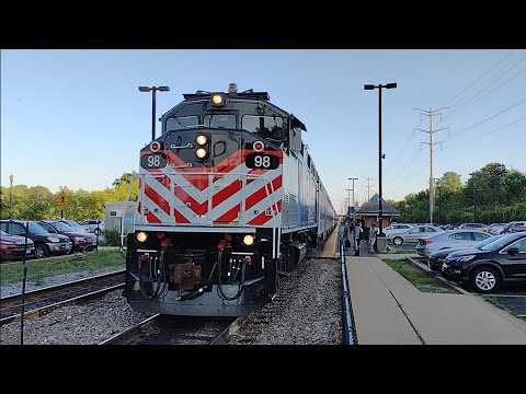 Metra F59PH-3 98 west departs National St. in Elgin, Illinois on ...