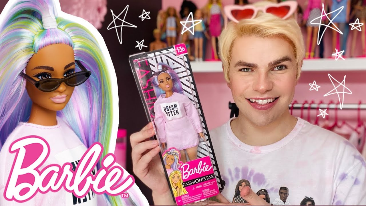 ABRINDO UMA BARBIE COM CABELOS MULTI COLORIDOS! 💖 - YouTube