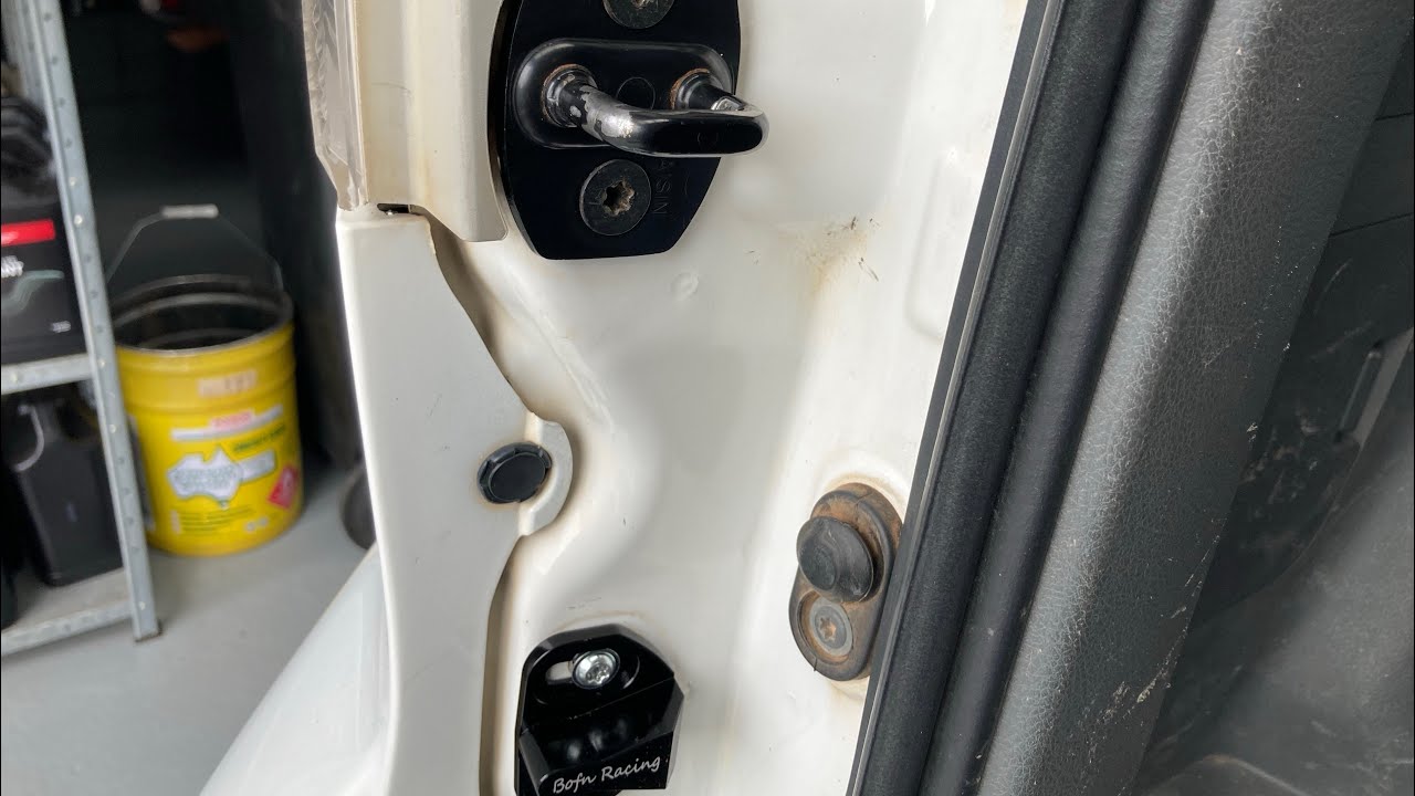 Land cruiser LC120 and LC150 PRADO rear door rattle and that’s why you ...