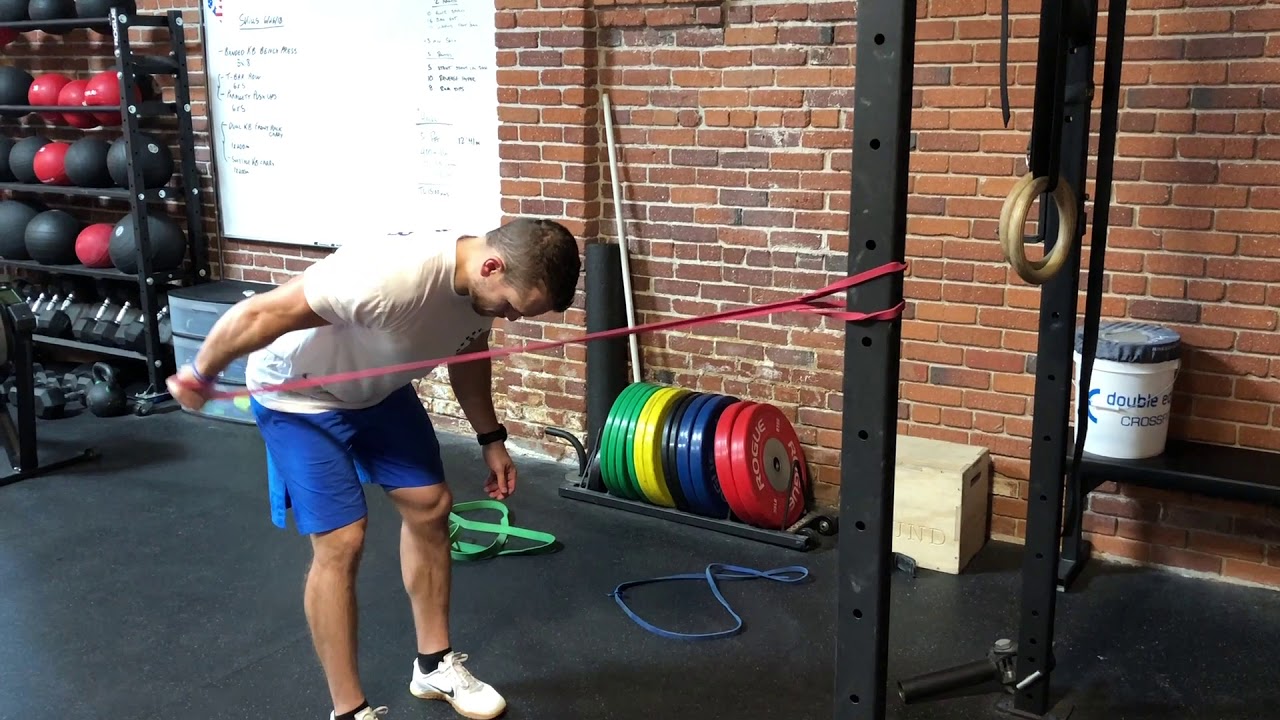 Single Arm Banded Tricep Kickback - YouTube