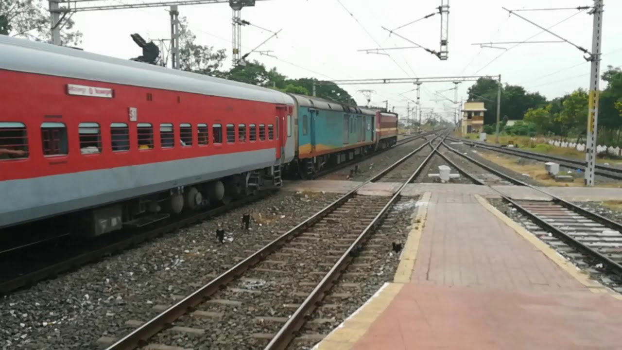 Unexpected LHB rake with 12512 TVC - GKP Rapti Sagar express with LGD ...