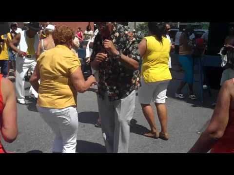 Salsa Dancing at the 111th street Old Timer's Salsa Festival: 7/10/11 ...