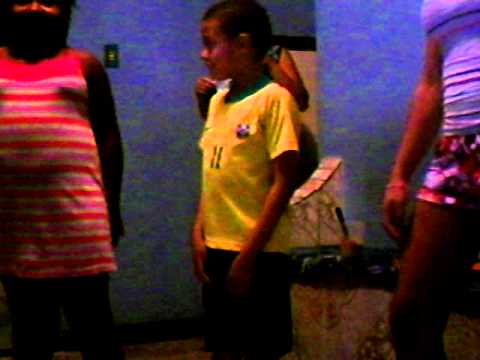 Breno e Brenda dançando Funk