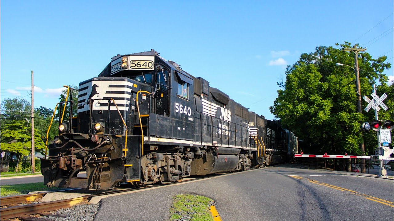 Norfolk Southern EMD GP38-2 5640 Leads CSAO MI-61 Northbound on 7/24/23 ...